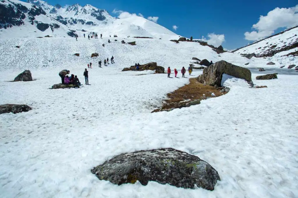 9 Gorgeous Snowfall Destinations In India To Visit In 2025