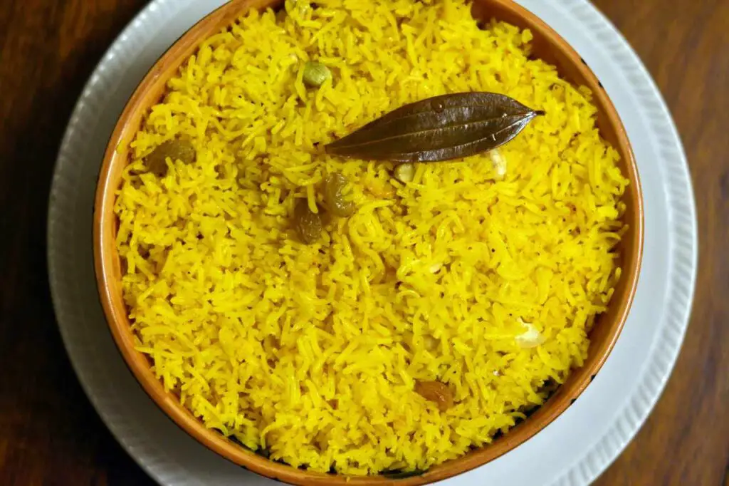 Bengali Veg Cuisine Guide: Savories, Sweets, Street Foods & Hidden Gems