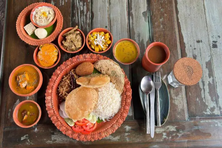 Bengali Veg Cuisine Guide: Savories, Sweets, Street Foods & Hidden Gems